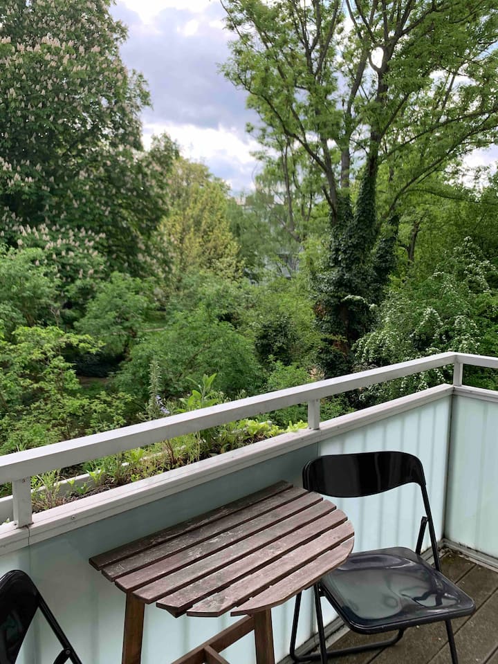 Sunny Apartment With South Balcony - برلين