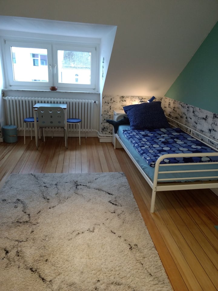 Großes Zimmer Mit 2-3 Einzelbetten In Kiel Zentrum - Kiel
