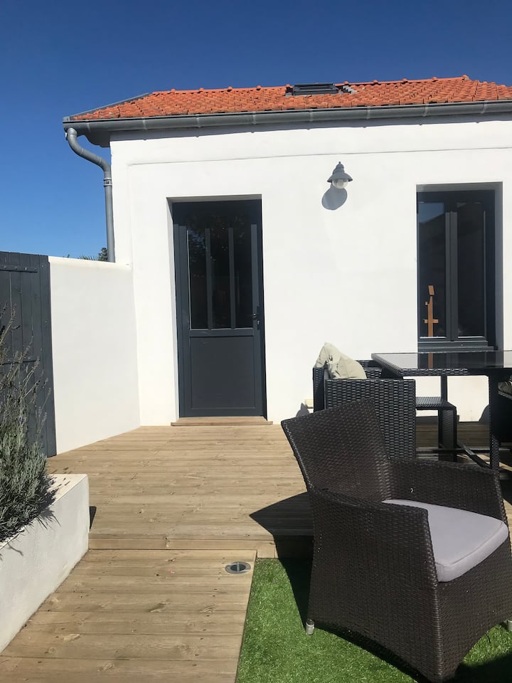 Petite Maison Chaleureuse, Jardinet, Terrasse,2* - Rochefort, France