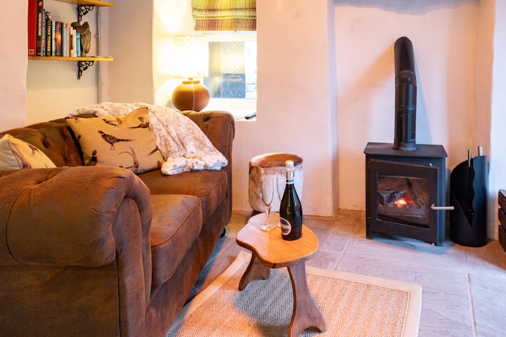 Cosy Space For Two With Logburner - Bull Bay