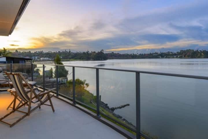 Waterfront Retreat! Kick Off Your Shoes And Relax - Tauranga