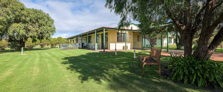 Surf's Up - Self Contained Chalet - Ocean Beach