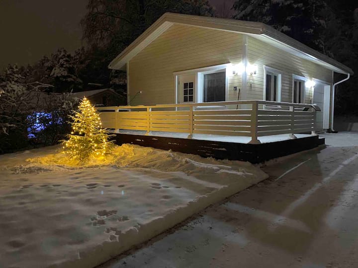 Huone Piharakennuksessa Omalla Sisäänkäynnillä - Rovaniemi