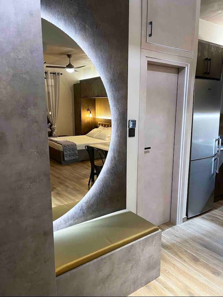 Metal & Wood | 10’ Acropolis | 4 U - Athens