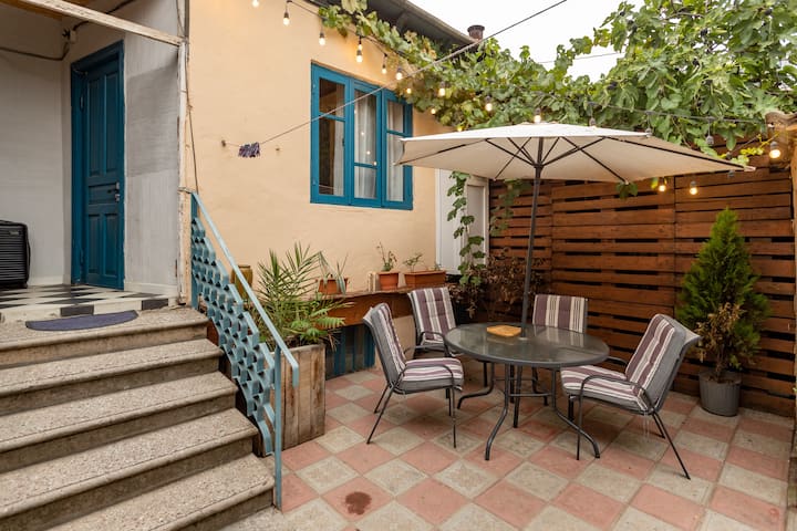 Rest Home - Cozy Yard . - Tbilisi