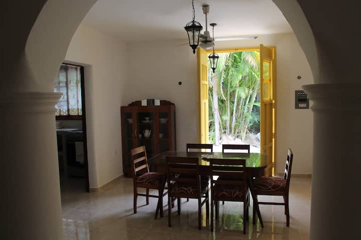 Charming Colonial House Steps Ocean - Cozumel