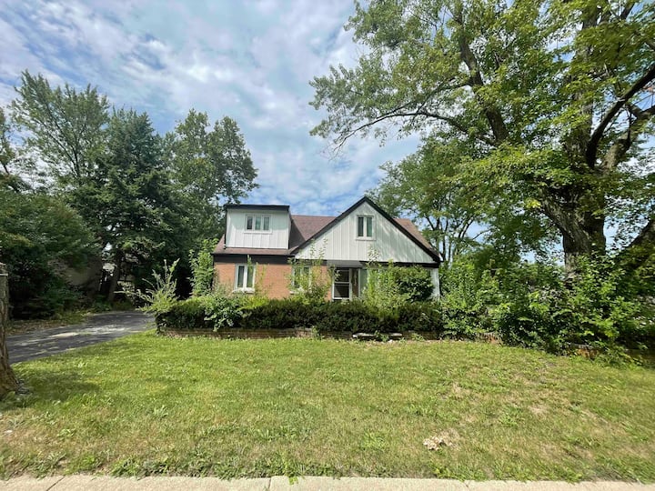 Cozy Home Near O’hare Fast Internet - Des Plaines, IL