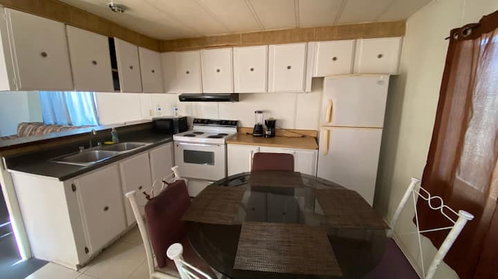 Amplio Depa, Céntrico , Seguro , Estacionamiento - Mexicali