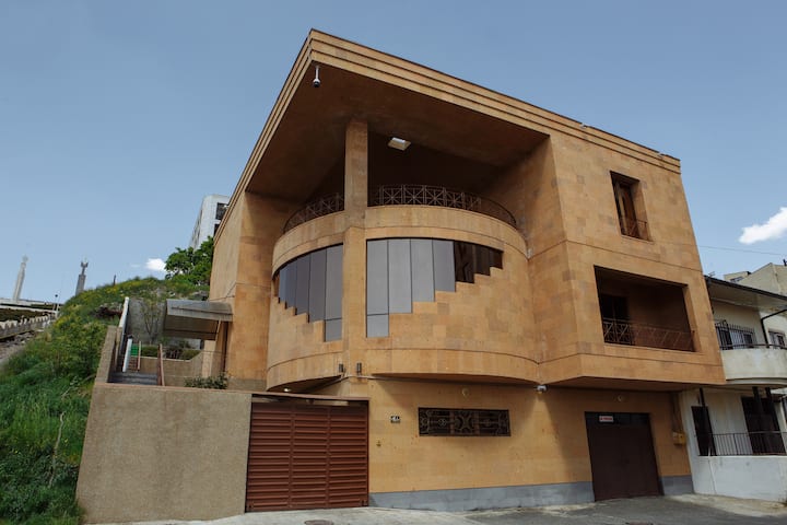 Villa Cascade - 耶烈萬