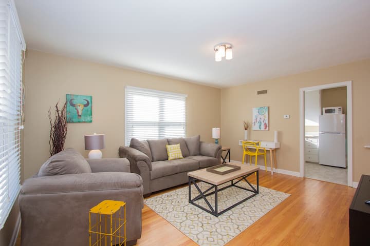 Dakota Themed 1bed 1bath Apt - Sioux Falls, SD