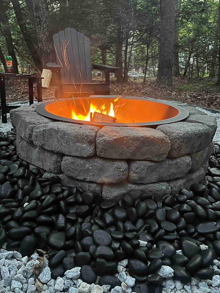 Modern Cozy Cabin In The Poconos | Outdoor Retreat - Bushkill, PA
