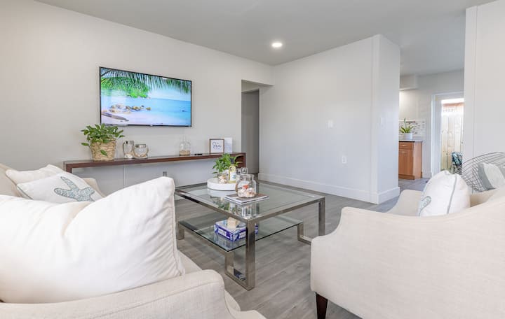 15 Min To Brickell & Miami Beach/ Parking/wi-fi - Miami, FL