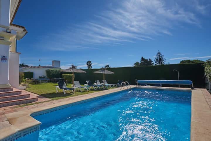 Private Pool, Lawn, Parking, Pool Table, Central. - Manilva