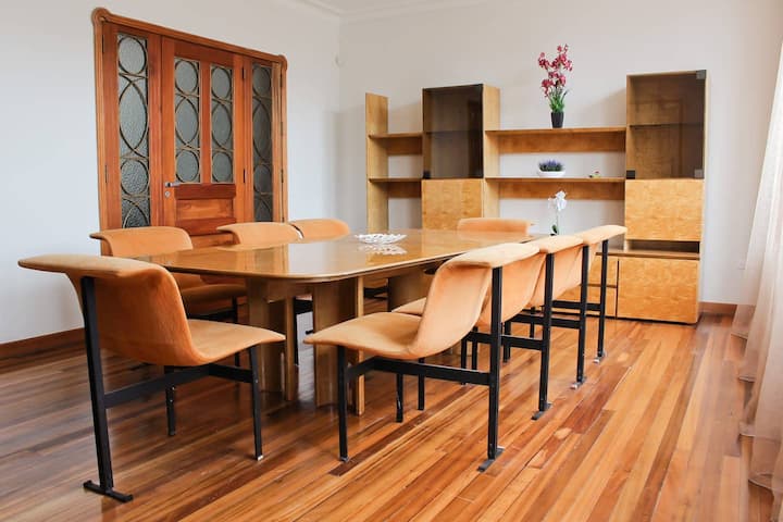 *Beautiful Light Filled 2-story Home* La Macarena - Bogota