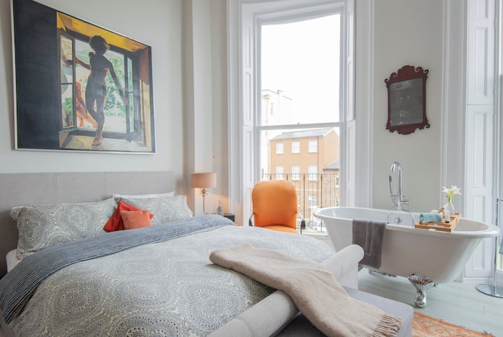 Elegant Regency Flat With Sea Views - Hove