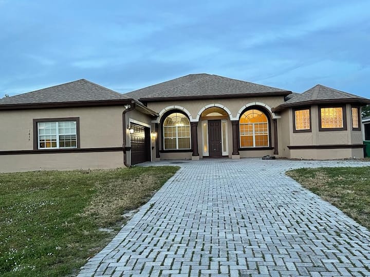 A Slice Of Paradise Pool And Pool Table - Port St. Lucie, FL