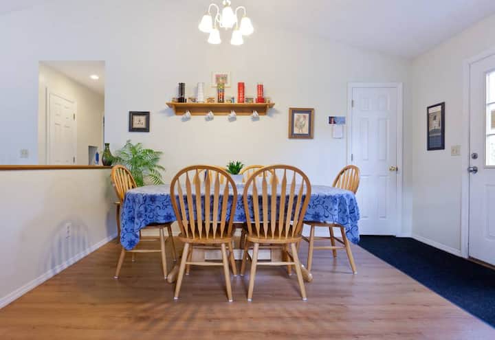 Sherry's Single With Shared Bath - Covington, KY