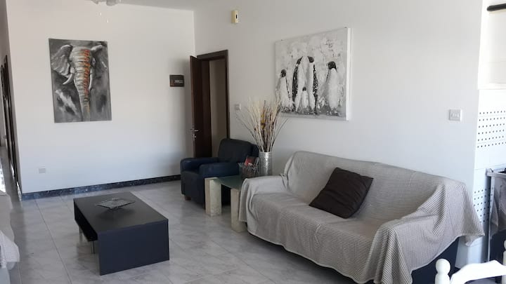Qawra - Charming & Airy  Single Room By The Sea - Malta