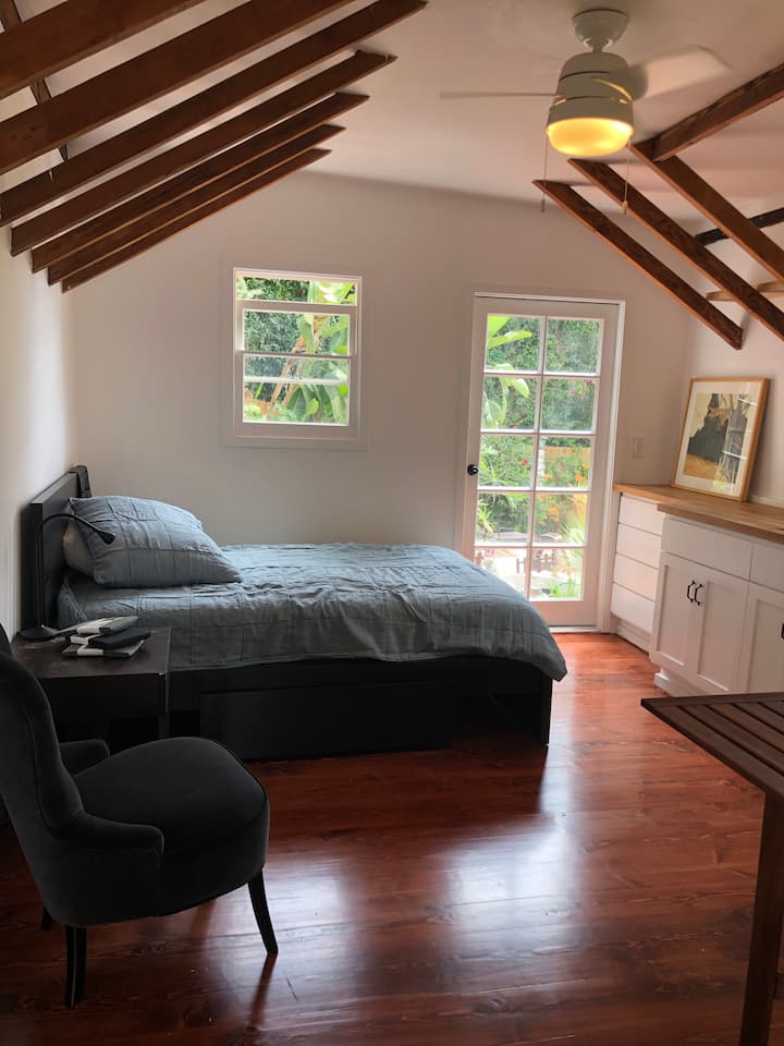 The Yucca Hut - Los Angeles, CA