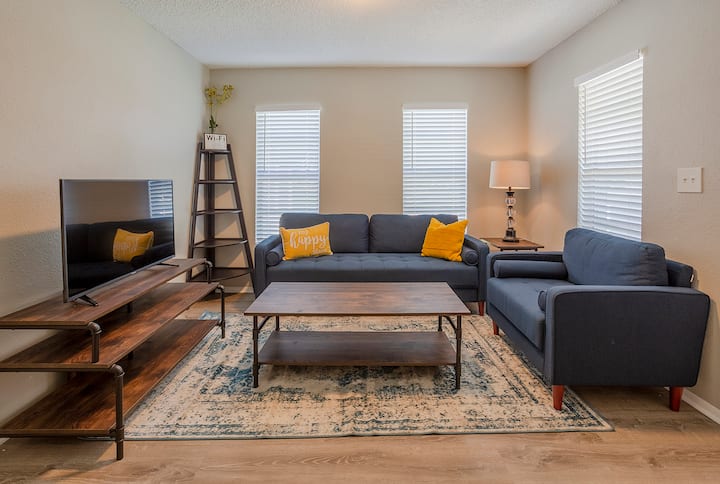 Centro Ybor Twin Duplexes With 6 Bedrooms! - Tampa, FL