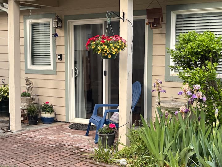 Creek Side Garden Cottage - Grants Pass, OR