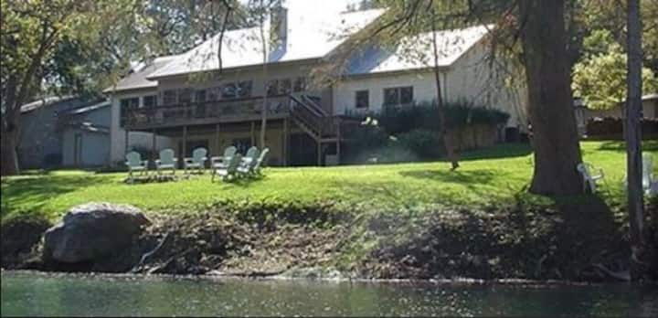 No Flood! Gruene House On Guadalupe! (Sleeps 26) - New Braunfels, TX