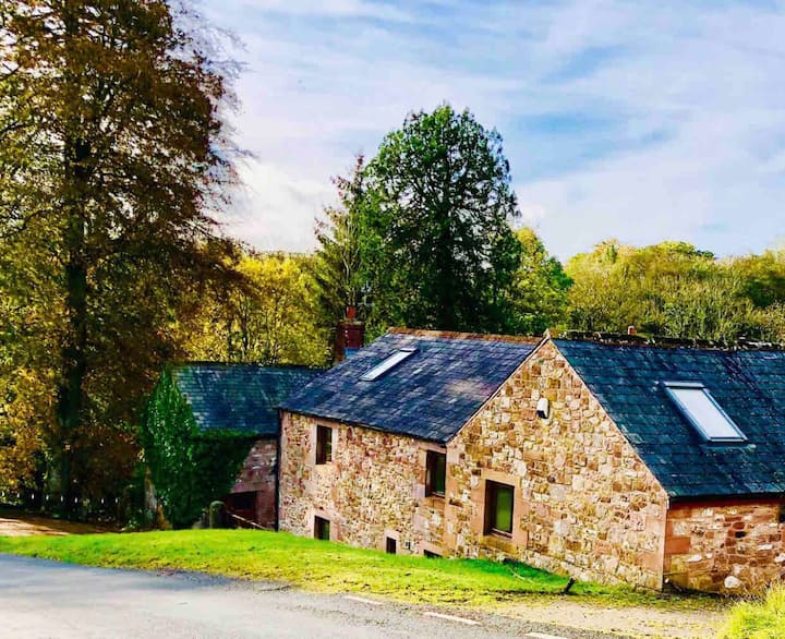Cumbrian Stone Barn Dated 1644 With Hot Tub - Écosse