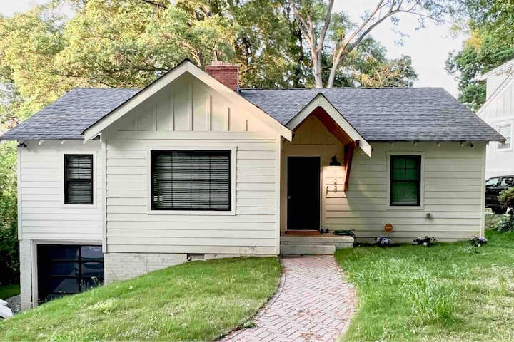 Park Front  3-bedroom Home With Spacious Deck - Greenville, SC
