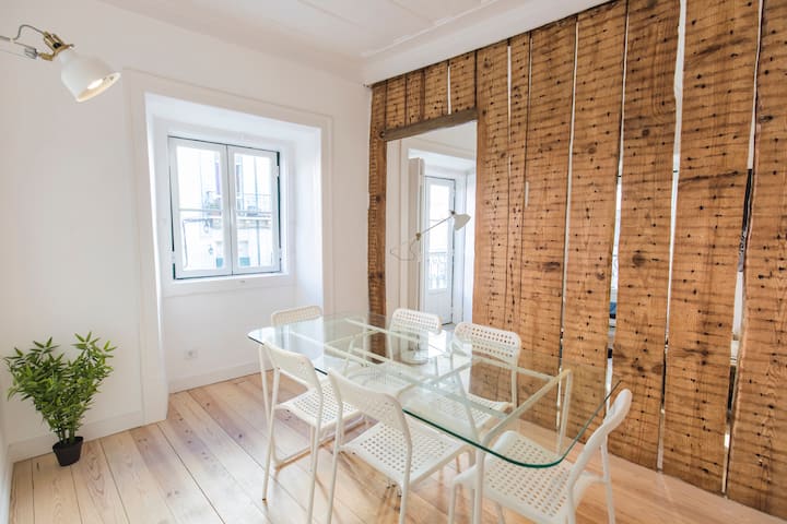 Historical Apartment Santos I - Clean & Safe - Lisbon