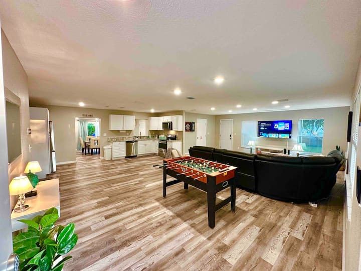 Modern 5 Bedroom Home Near Egad Arts Distr & Beach - 墨爾本