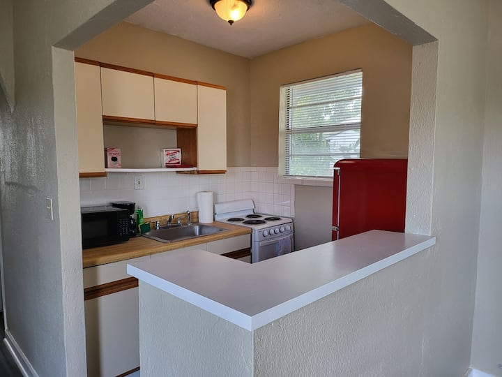 Simple Private Apt Hollywood/beach W/ Free Parking - Hollywood, FL