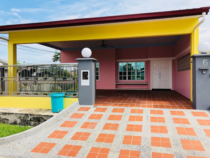 Rainbow House - Your Perfect Spacious Family Home! - Kota Kinabalu
