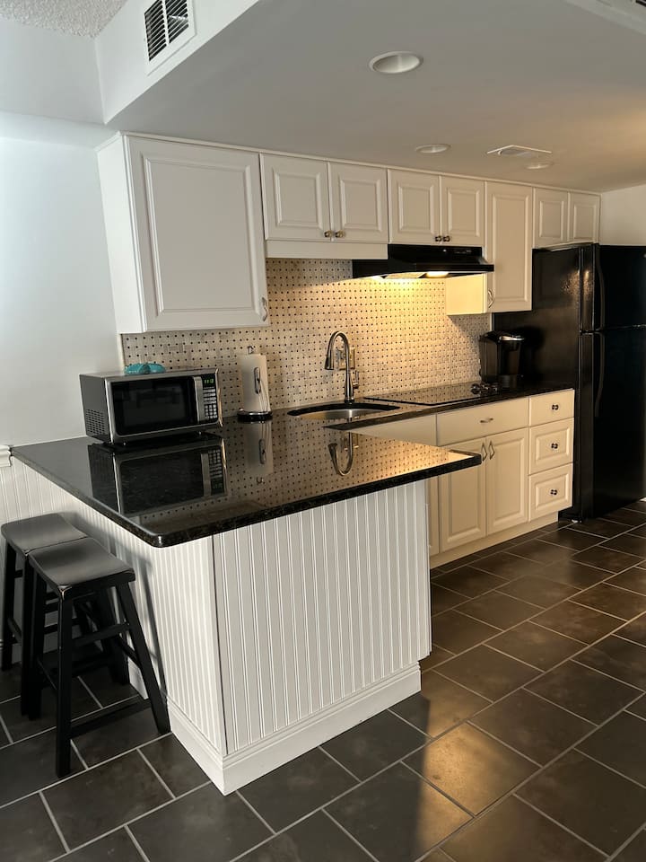 1 Br Condo W/ Pool 1 Blk From Beach & Boardwalk - Wildwood, NJ