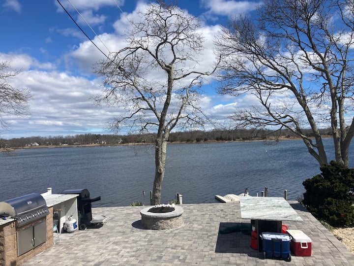 Wonderful Waterfront & Wifi Oasis - Mastic Beach, NY