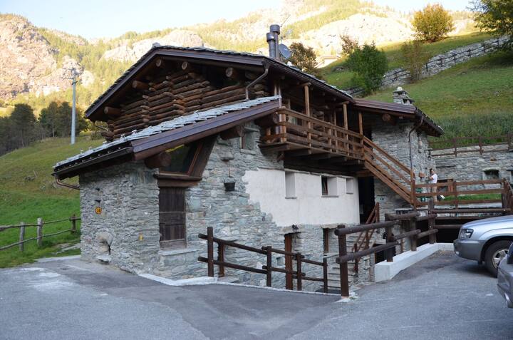 A Proximité De La Piste De Ski 4px - Champoluc