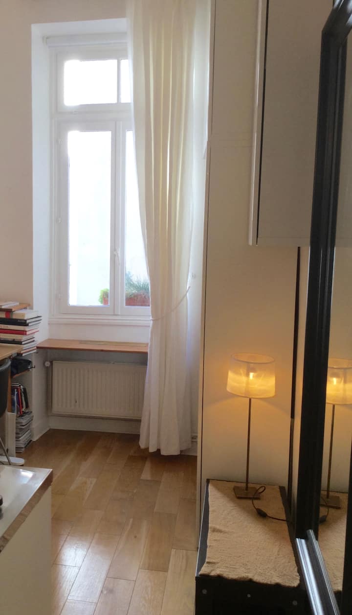 Petit Studio Calme Et Lumineux Dans Le Marais - Paris 19e Arrondissement