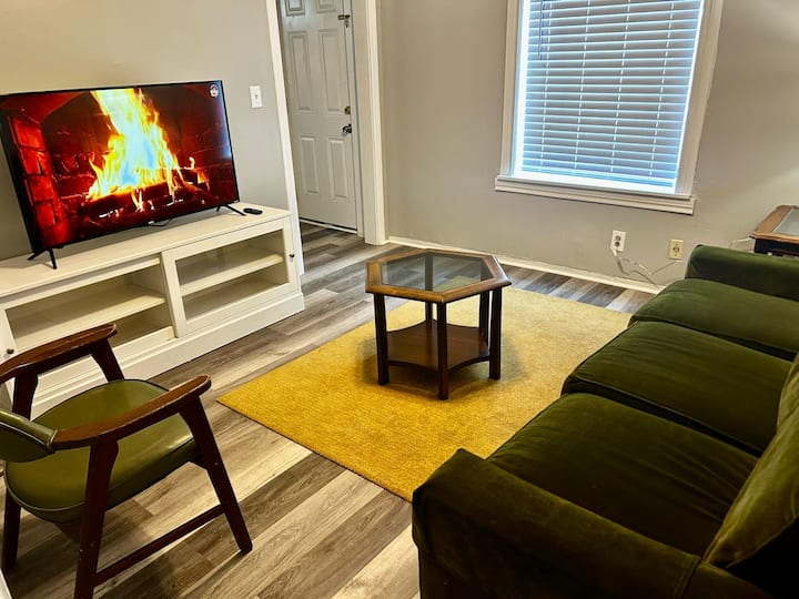 Midtown/montrose Yellow 1 Br King Bed - Houston, TX