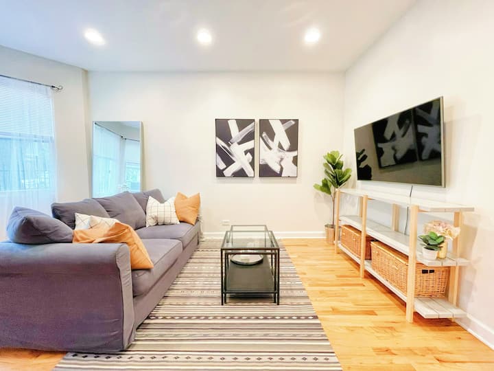 Lakeview 2b1b Vacation Home With Kitchen & W/d - Chicago, IL