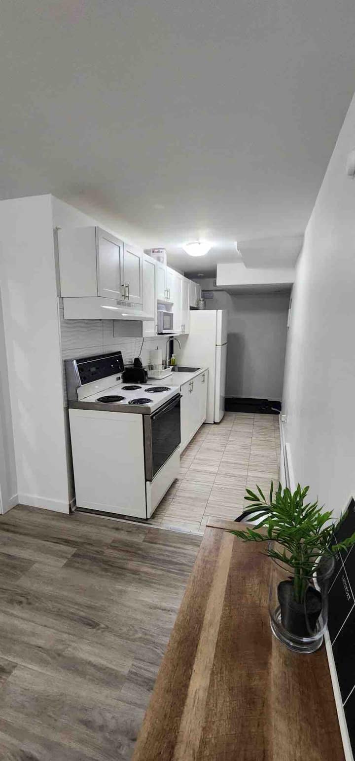 Central Room Near Subway, Riverside & Downtown - 