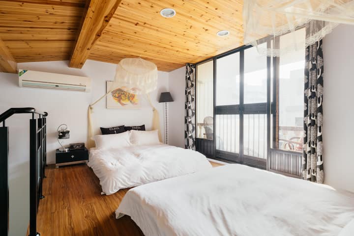 《買一晚送一晚》花園閣樓樓中樓套房,近成大校區/南紡夢時代/小東夜市/台南火車站 - 永康區