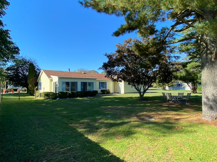 Sunny Beach Cottage With Large Lot Pets Welcome! - Rehoboth Beach, DE