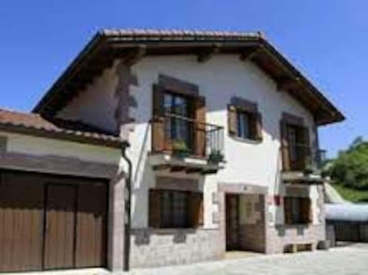 Preciosa, Cómoda Y Confortable Casa Rural En Lantz - Lantz