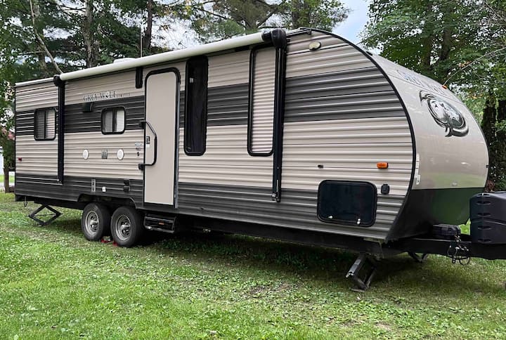 Off-road Hideout *Petoskey* Pets Stay Free - Petoskey, MI