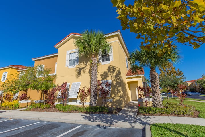 4 Br Townhouse For Up To 10 People With Pool - Kissimmee, FL