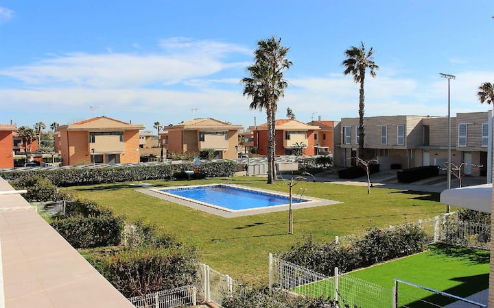 Casa De Dos Plantas Con Piscina , L'ampolla Nº6 - L'Ampolla