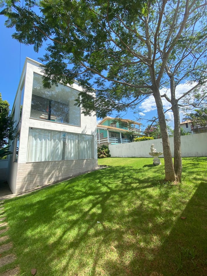 Bela Casa Central, Jardim E Duas Vagas Cobertas. - Garopaba