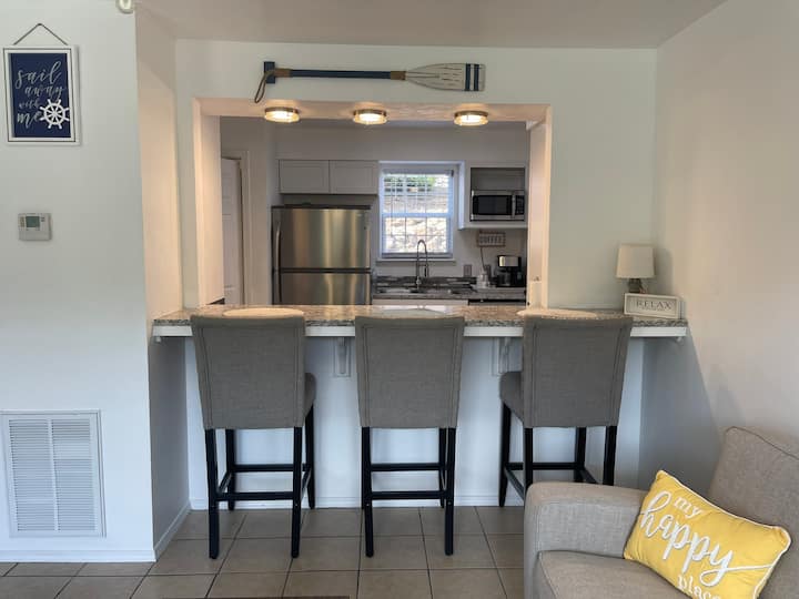 Relaxing Roostlakefront Condo Located Just Steps Away From The Waters Edge! - Arkansas