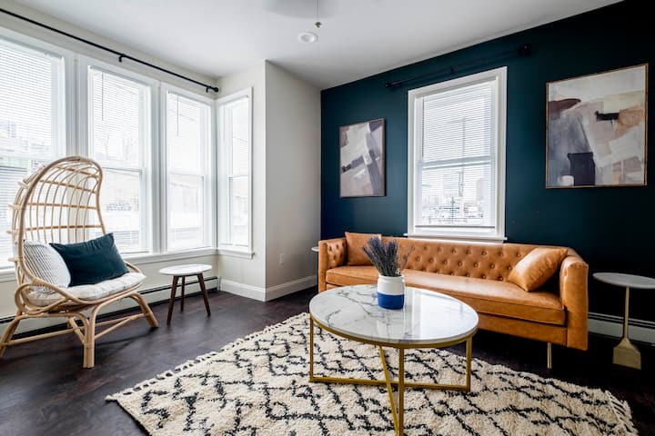 Large, Spacious & Modern Apt ★ Great For Families - Barrington, RI