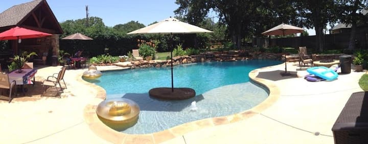 Paradise Home! Pool And Outdoor Living Area - Fort Worth, TX