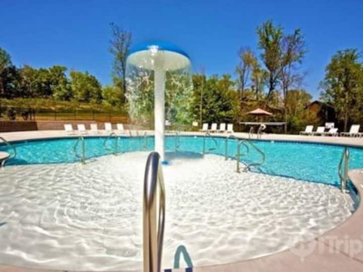 Condo, 2 King Suites, Wifi, Near Dollywood/leconte - Tennessee